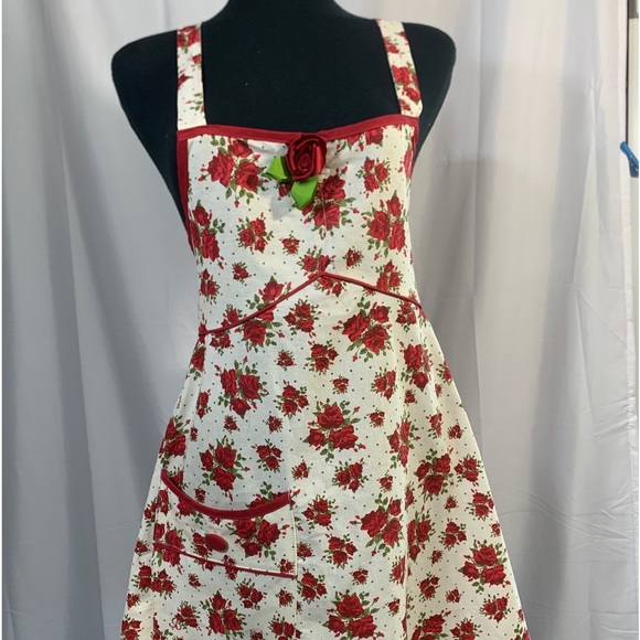 Jesse Steele | Other | New Jessie Steele Kitchen Roses Joan Bib Full ...